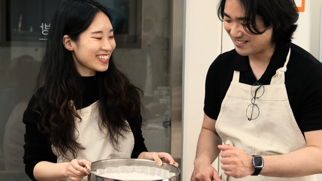 Tiger & Makgeolli (Make Korean Rice Wine) - How is korea (하우즈 코리아)